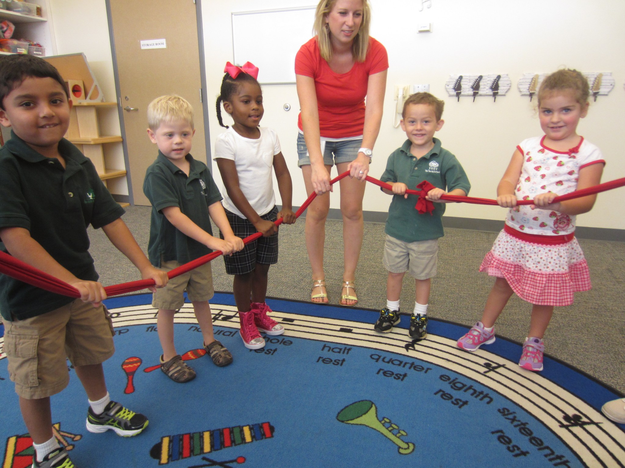 Stretchy Band Play | More Good Days with Kids